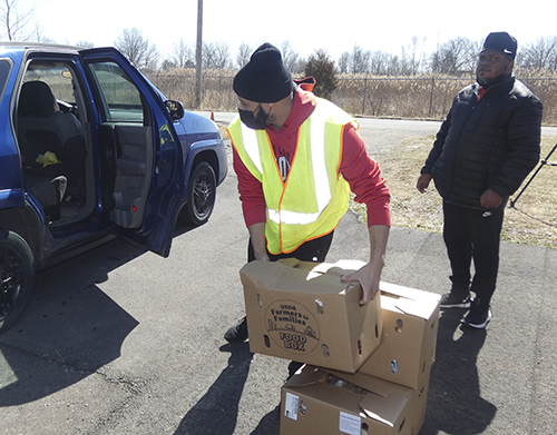 Nearly 600 boxes of food given out | News, Sports, Jobs - Tribune Chronicle